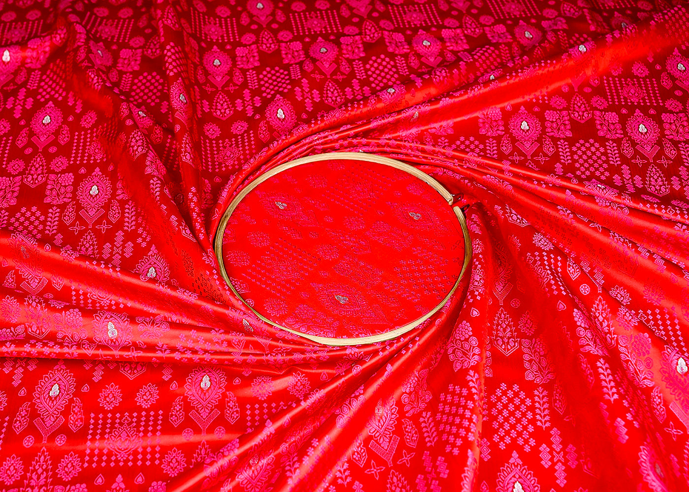 (Pre-Cut 1 MTR) Red Banarasi Brocade Fabric With All Over Thread And Z